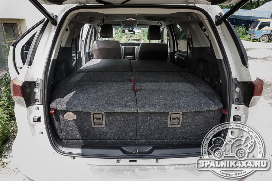 🦚 Toyota Fortuner второго поколения с установленным автомобильным ...